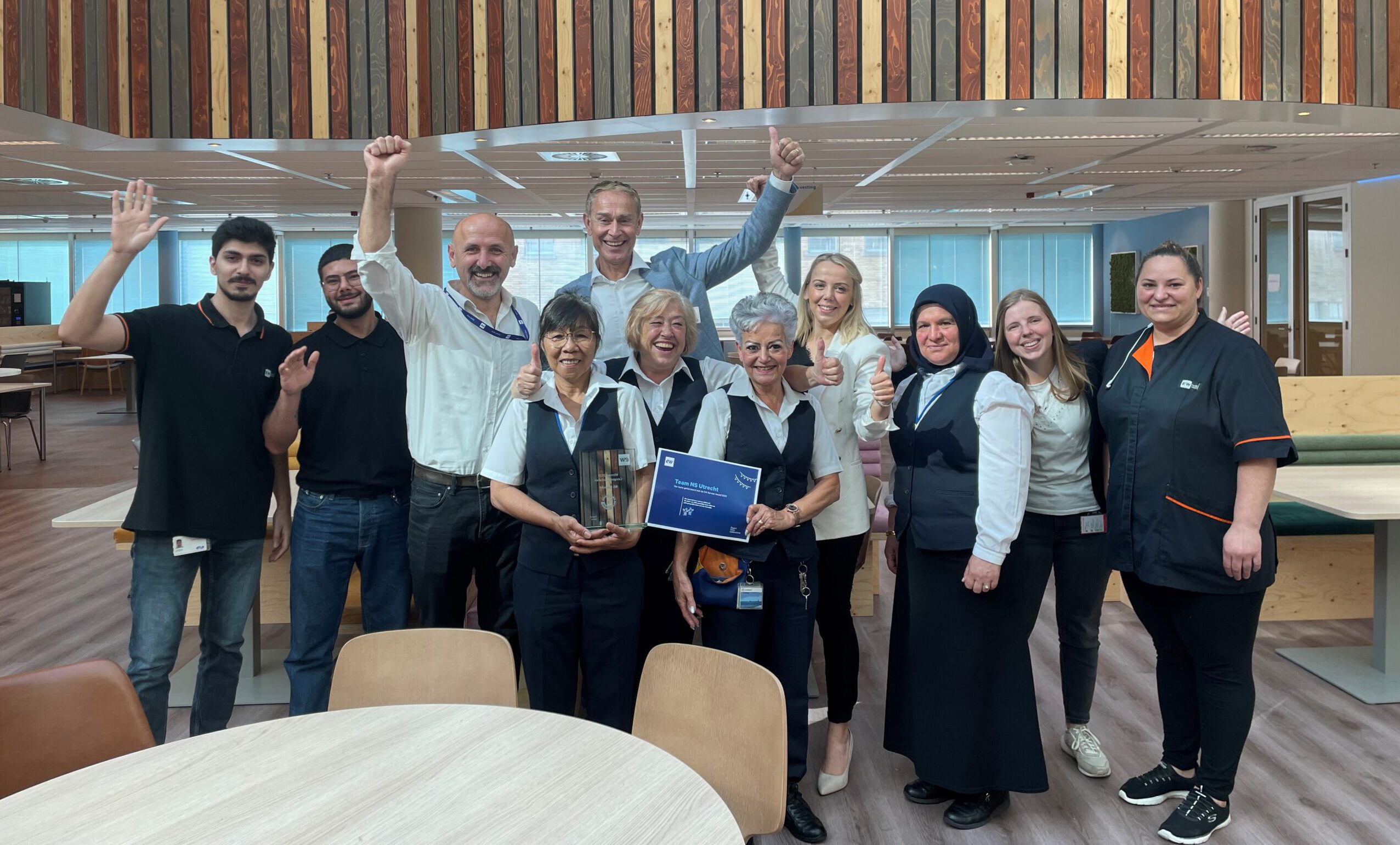 Schoonmaakteams art’otel en NS Utrecht ontvangen een EW Service Award ...